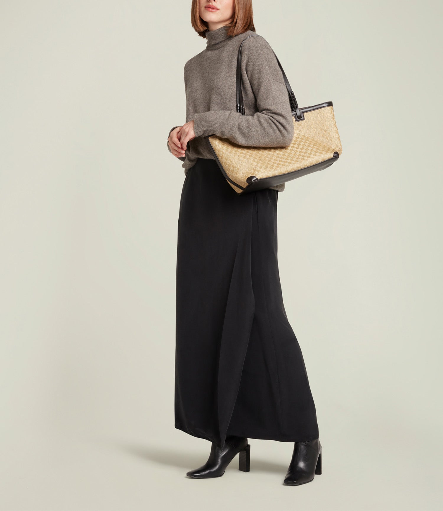 Cala 32 Woven Fabric Sahara with Buffalo Cacao – Métier